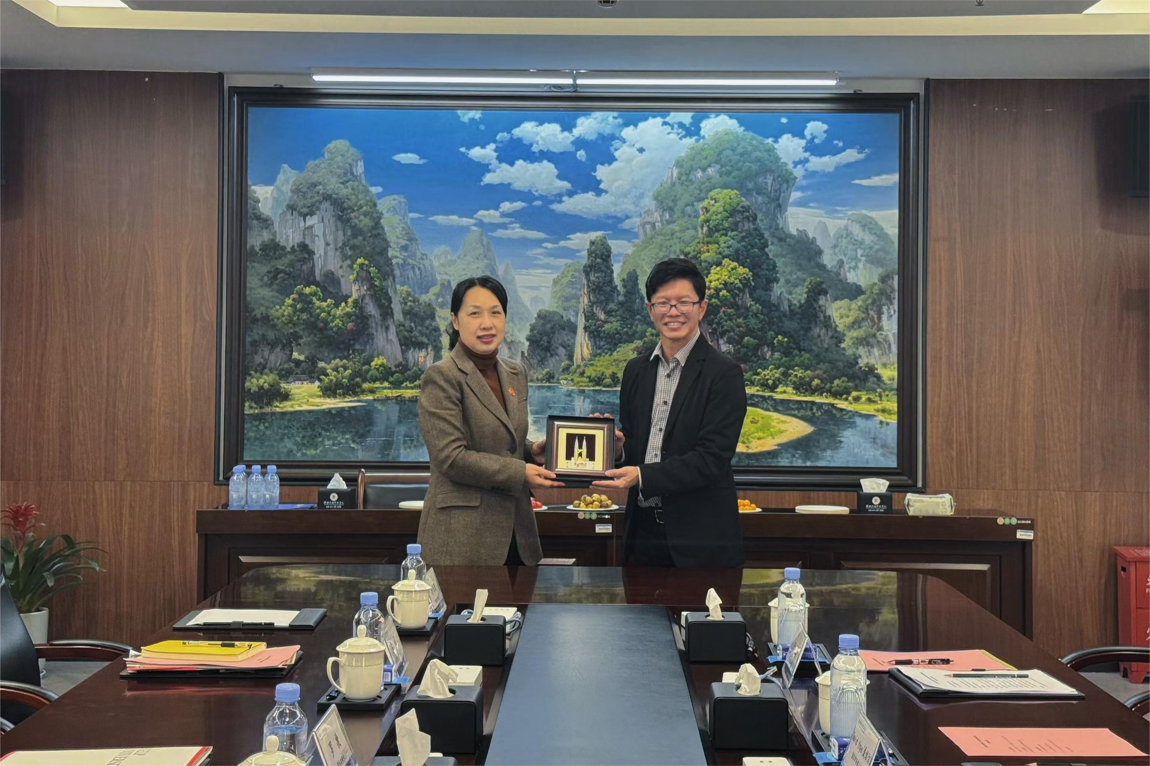 马来西亚精英大学国际市场部与我校共探国际教育新路径-桂林信息科技学院