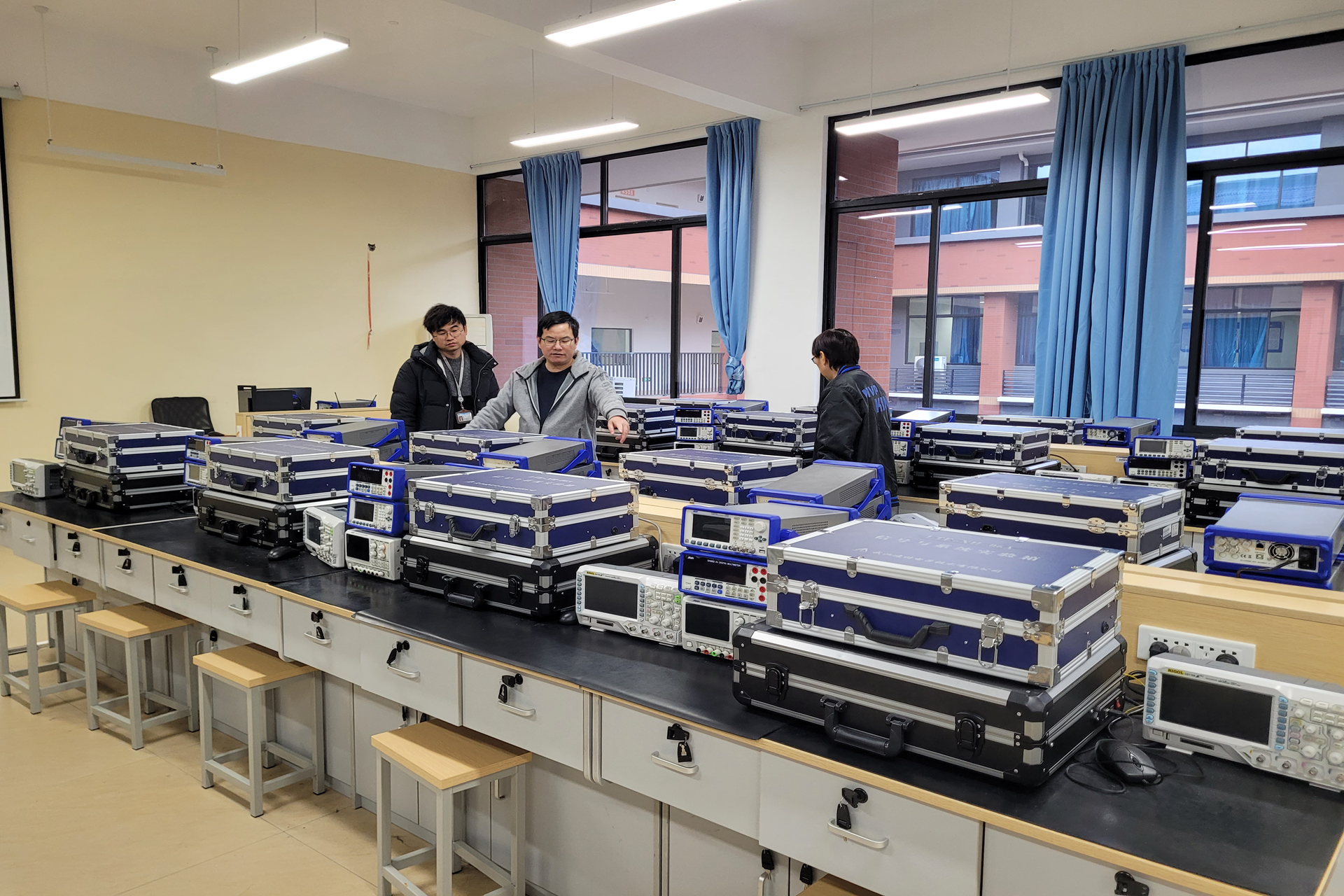 信息工程学院开展实验室安全专项检查-桂林信息科技学院